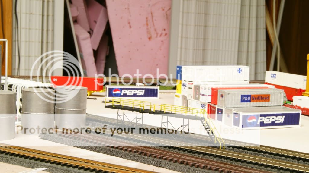 Traincat Tankercar loading platform and Wilsons auto ramp - nScale.net